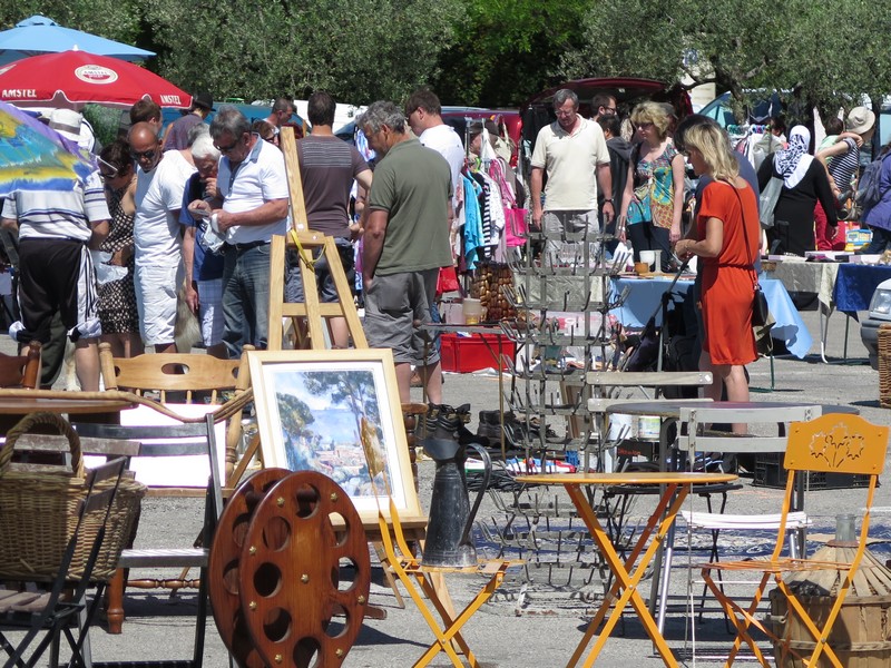 150 EXPOSANTS AU VIDE-GRENIER D'ÉCHANGES. | La Gazette Locale 150 EXPOSANTS AU VIDE-GRENIER D'ÉCHANGES. | La Gazette Locale