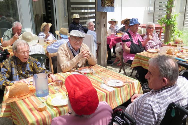LES RÉSIDENTS FÊTENT LES VOISINS. | La Gazette Locale LES RÉSIDENTS FÊTENT LES VOISINS. | La Gazette Locale